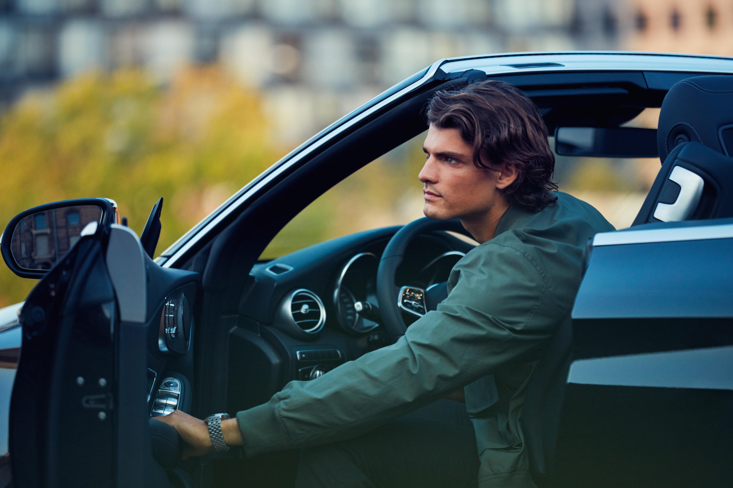 Over Mercedes-Benz Financial Services