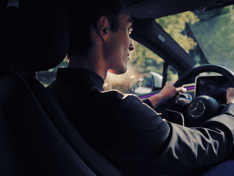 Over Mercedes-Benz Financial Services